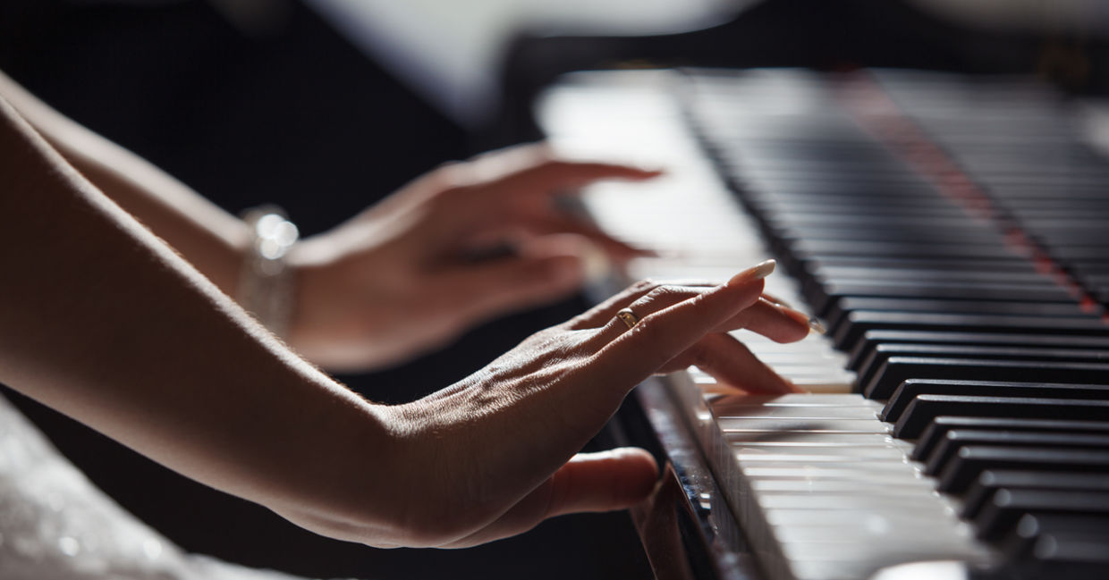 One Woman Plus 3 Different Musical Instruments Equals Wow [VIDEO] - Goodnet