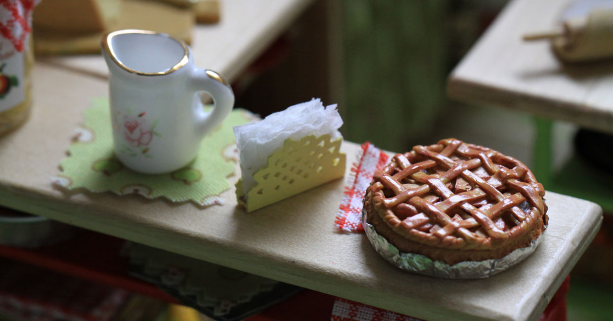 This Artist Makes Realistic Miniatures of Iconic TV & Film Sets - Goodnet