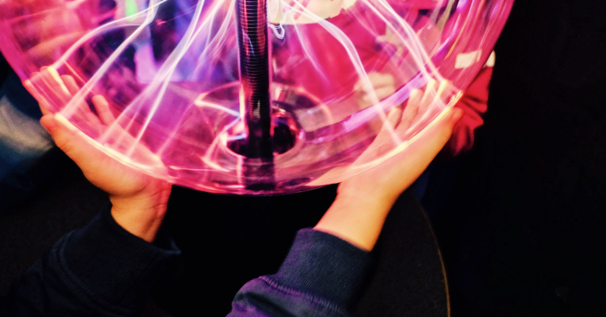 An Electric Light Show in Your Hands - Goodnet